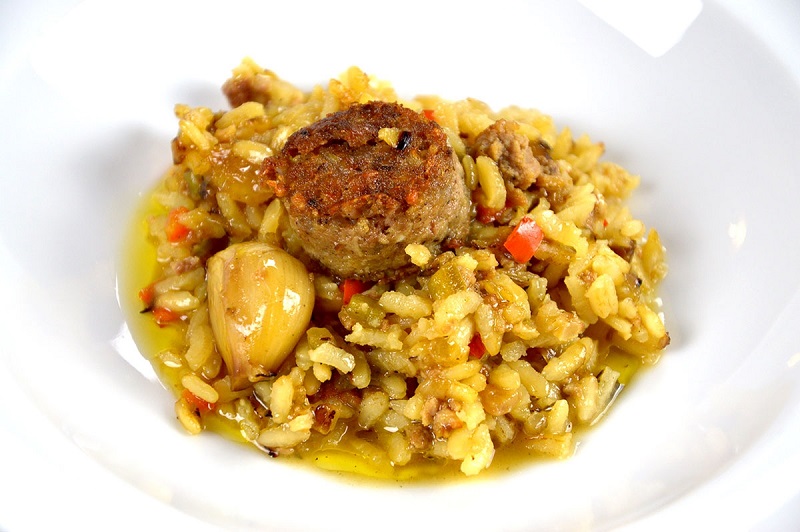 Arròs amb botifarra de perol i pèsols