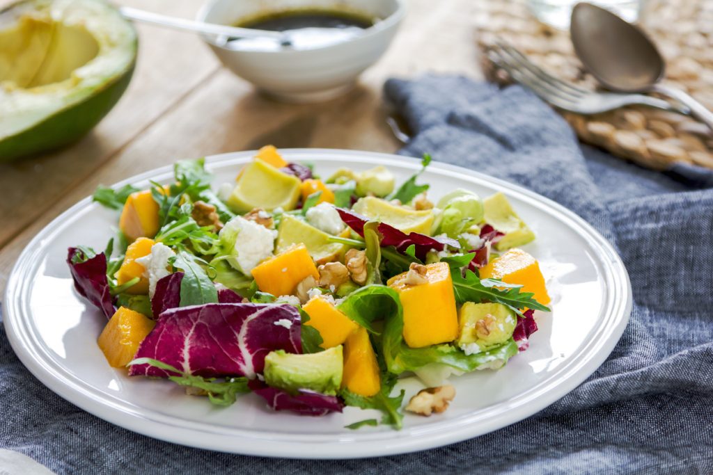 Amanida de mango, alvocat i brots verds - El Gourmet Català
